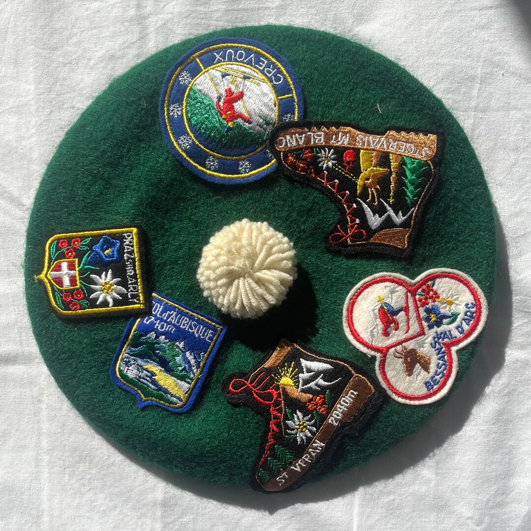 French Mountains Béret Basque Upcyclé Avec Patches Fait a La Main - Etsy