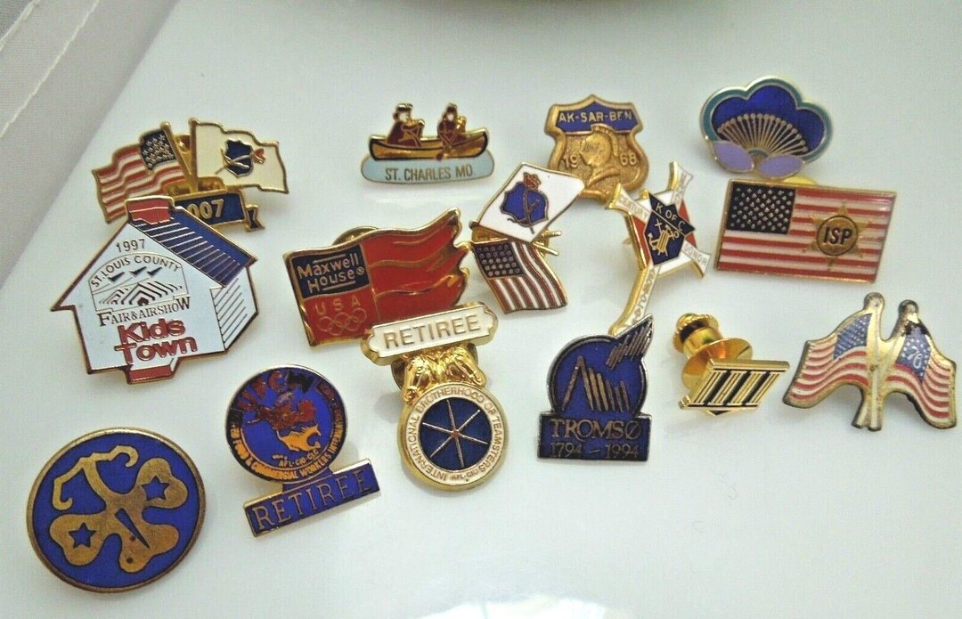 R388 Lot of 15 Vintage American Flag,stl Pins,retiree Pins Enamel ...