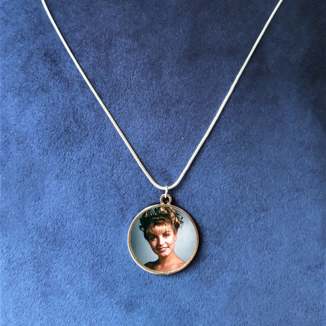 Laura Palmer Prom Pic Ladies Necklace twin Peaks, David Lynch, Dale ...