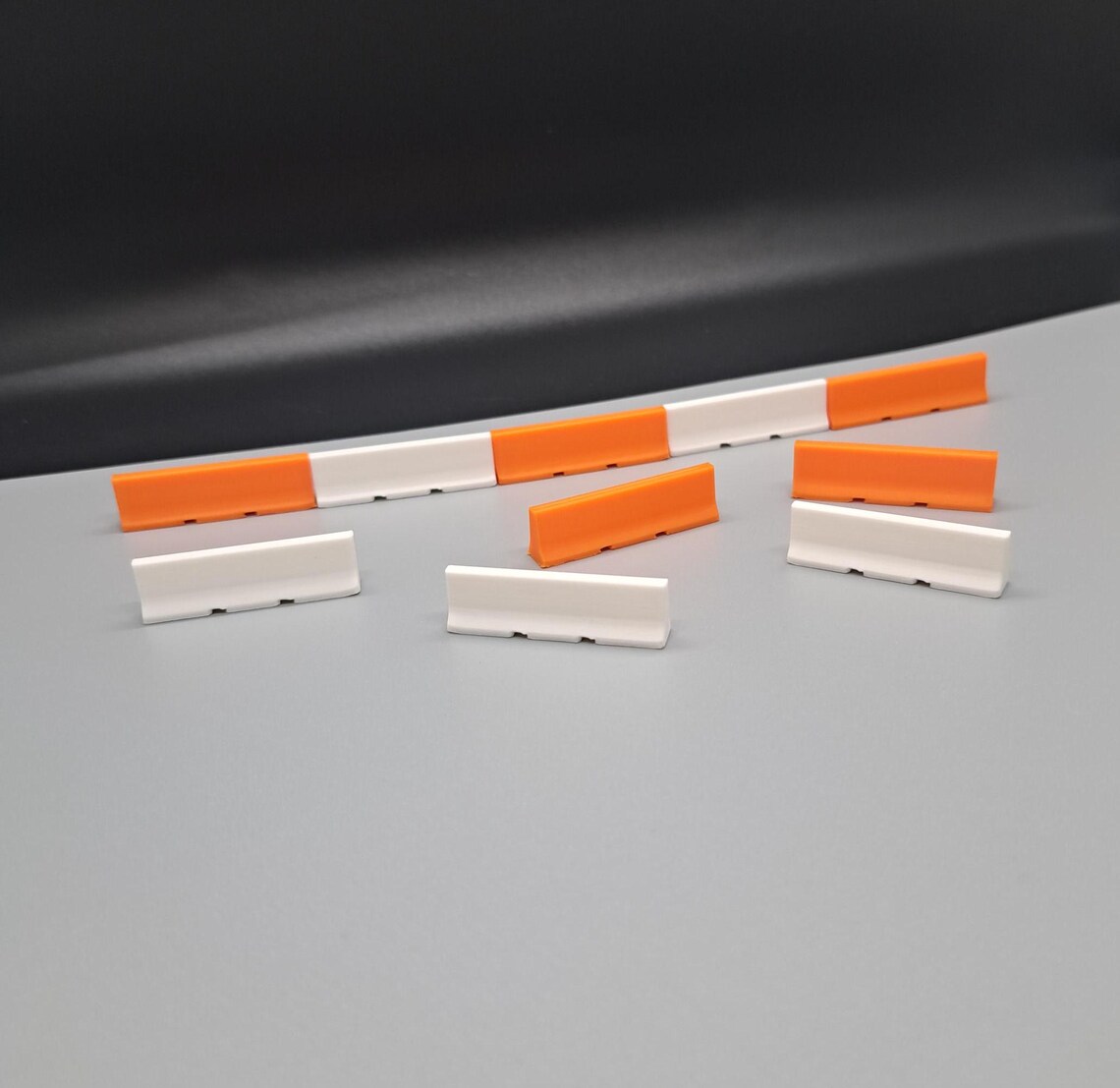 40 PC Pack - HO Scale Jersey Barrier, 1:87 Scale Jersey Barrier, Safety ...
