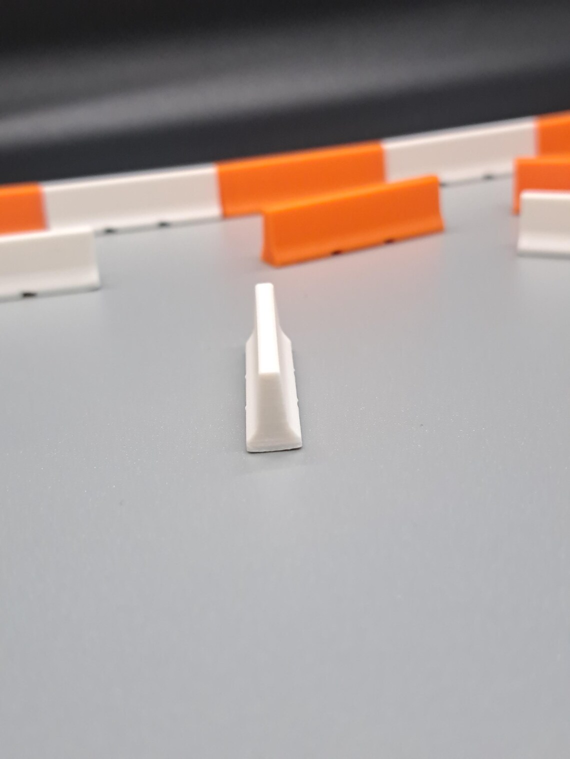 40 PC Pack - HO Scale Jersey Barrier, 1:87 Scale Jersey Barrier, Safety ...