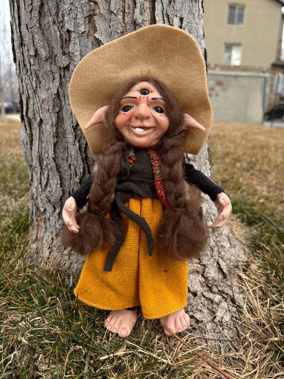 9.5 Inchthree-eyed Witch Made of Ceramic and Real Fabric, Poseable ...