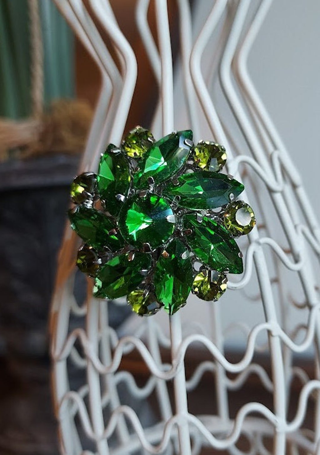 Emerald and Peridot Colored Crystal MAGNETIC BROOCH. Vintage - Etsy