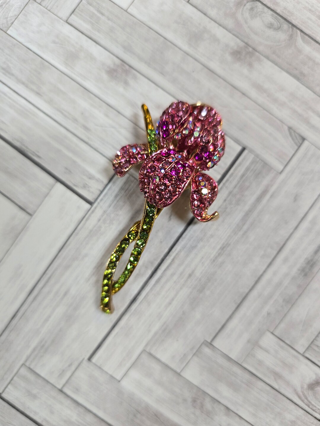 Pink Iris Crystal MAGNETIC Brooch. Magnetic Lapel Brooch. Vintage Style ...