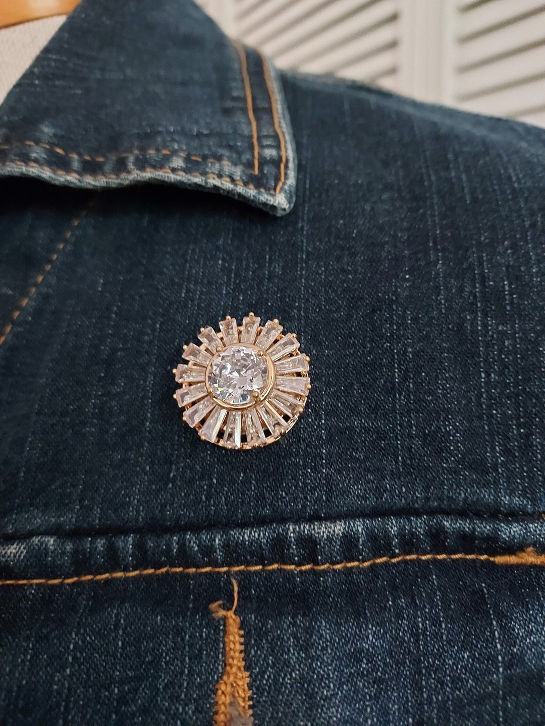 Magnetic Brooch, Brilliant Crystal, Set in Gold-tone. Wedding Brooch ...