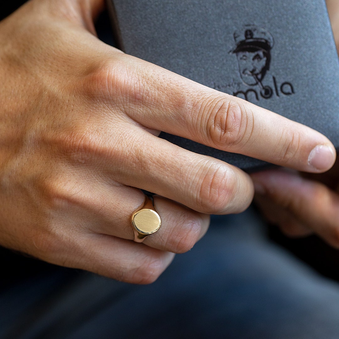 Oval Men's Solid Gold Signet Ring - Personalized Men's Jewelry in 14k ...