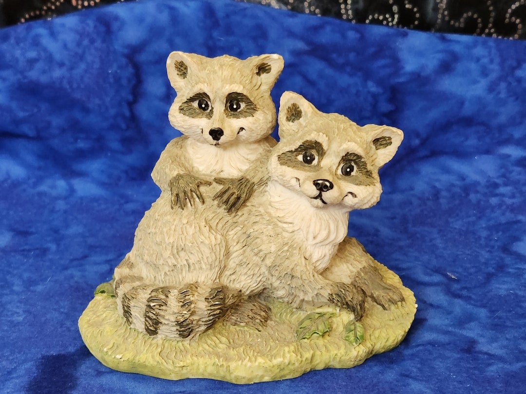Vintage Lipco 2 Raccoon in a Field Looking Out Home Décor Figurines ...