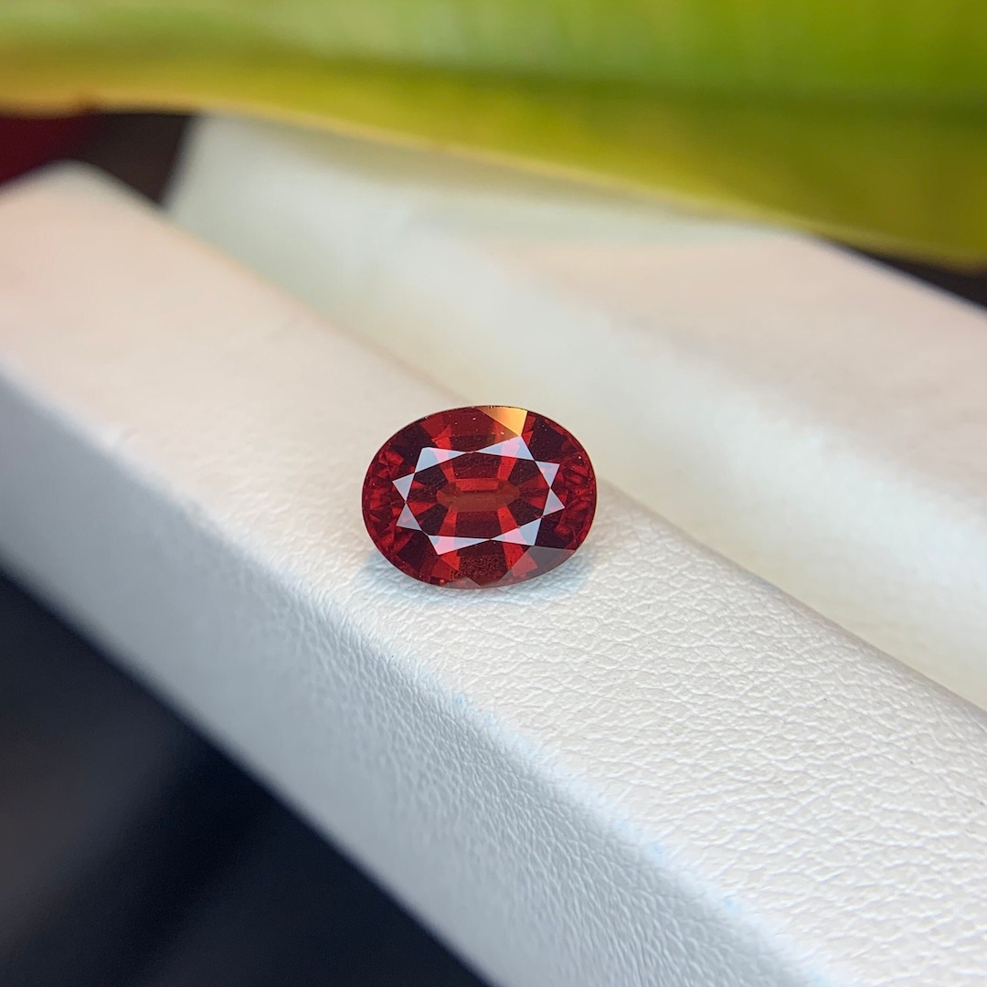 Piedra preciosa de granate natural, granate rojo rodolita, forma de ...