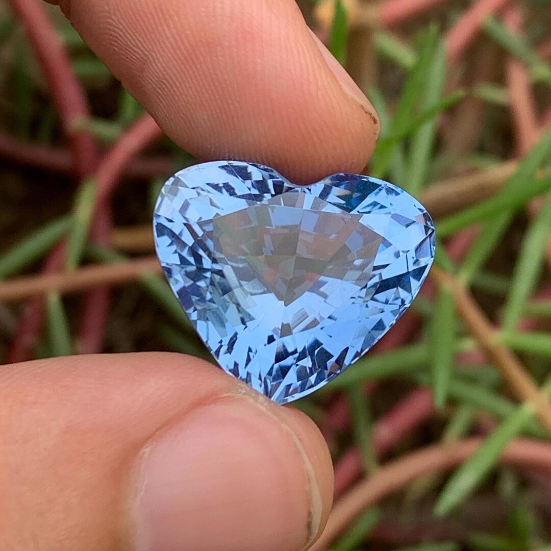 25 Carat Aquamarine Beryl Gemstone: Heart Shape Ocean Blue - Etsy