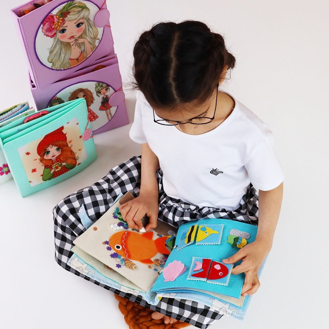 Travel Busy Book Toy, Quiet Activity Book for Fine Motor Skills, Felt ...