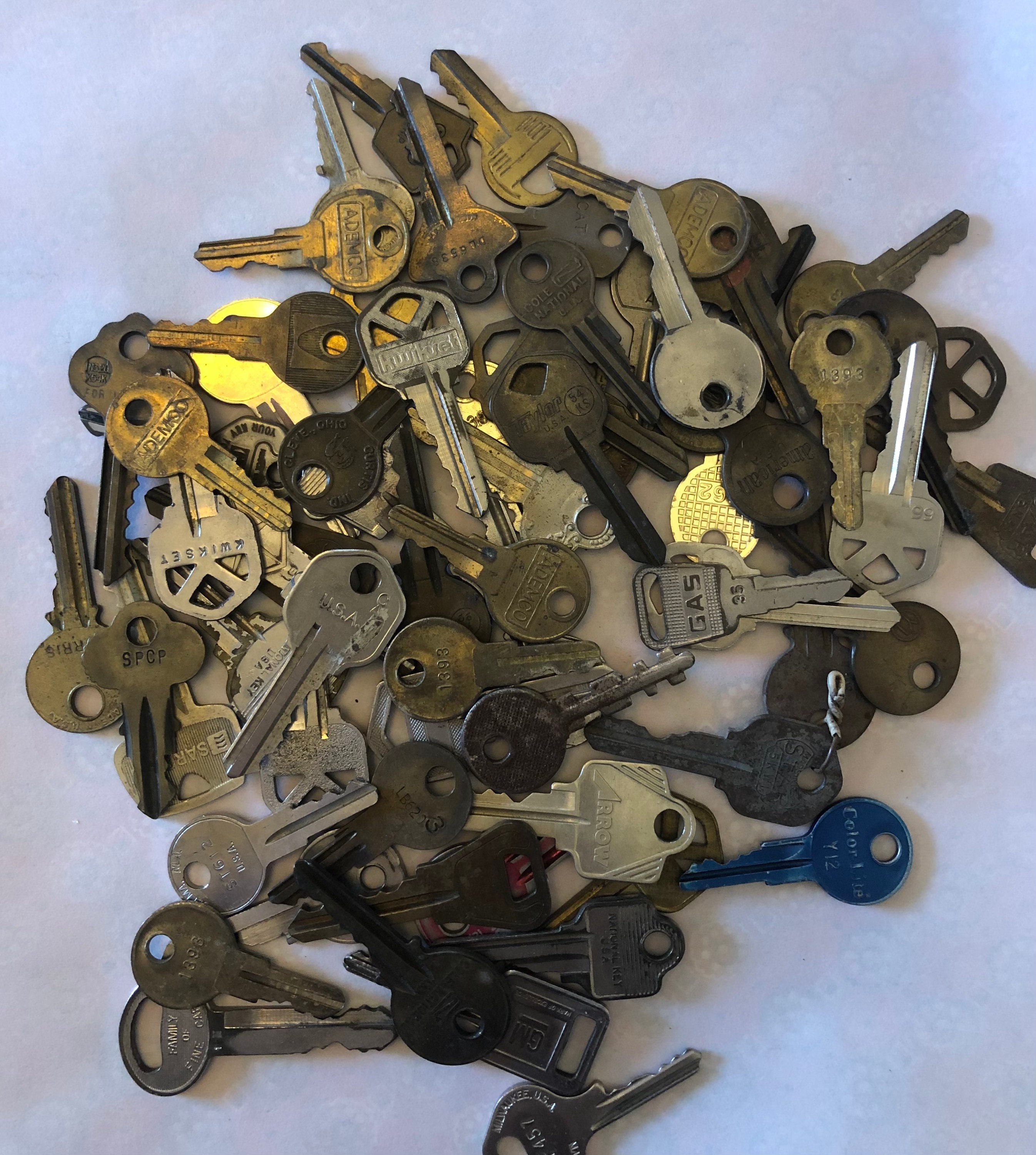 Lot of 20 Random Vintage Keys - Etsy