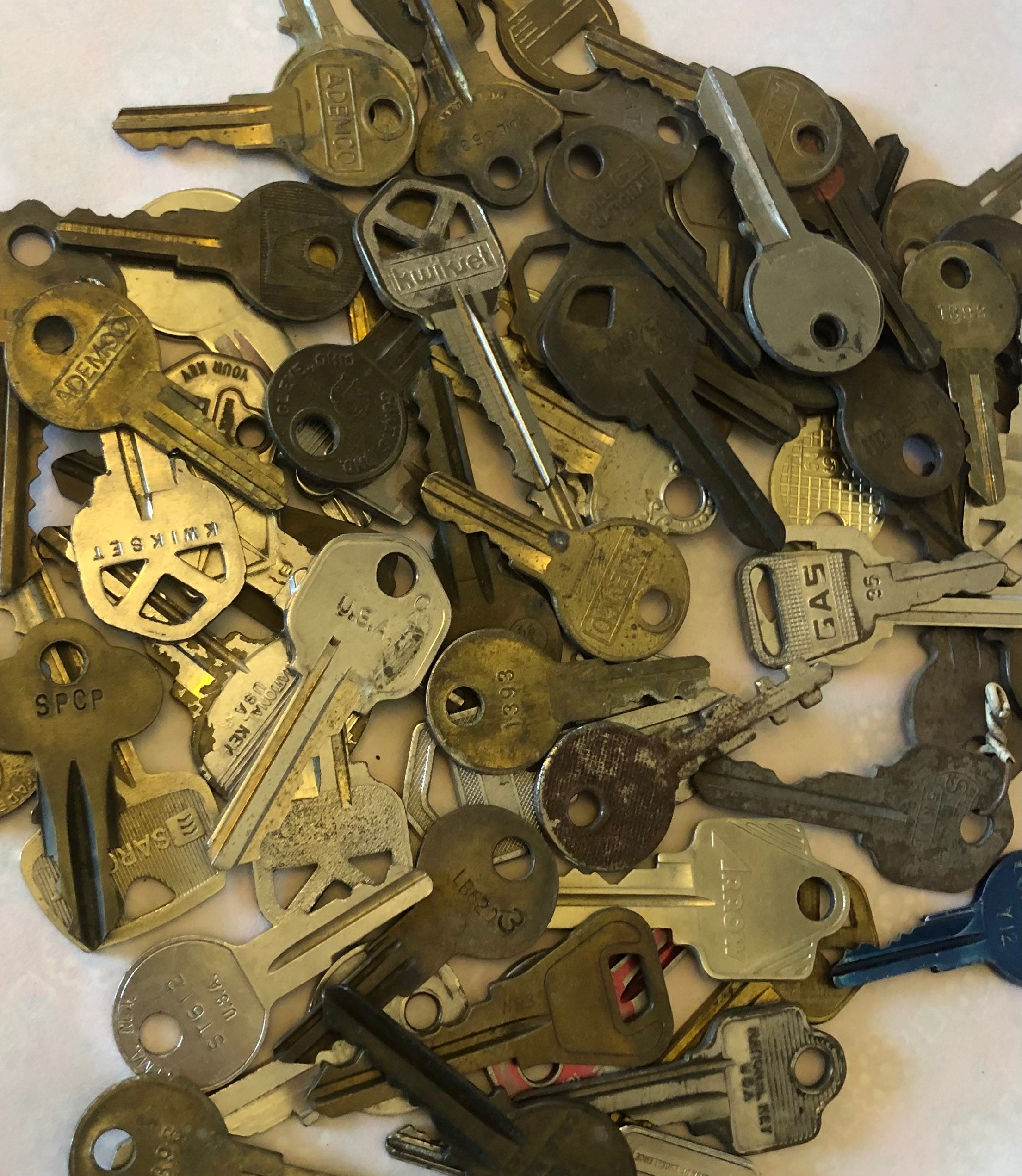Lot of 20 Random Vintage Keys - Etsy