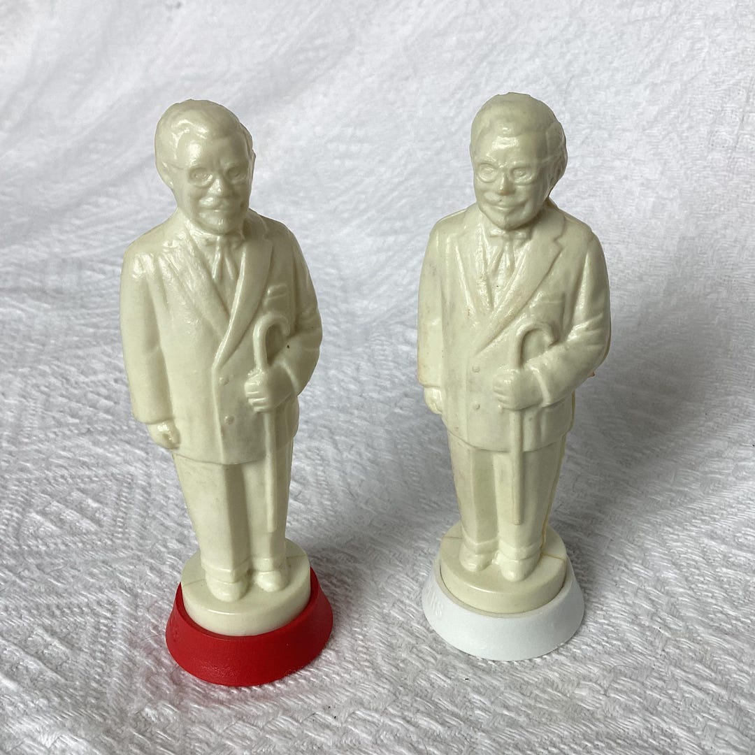 Colonel Sanders KFC Salt and Pepper Shakers, Vintage 1971 Plastic ...