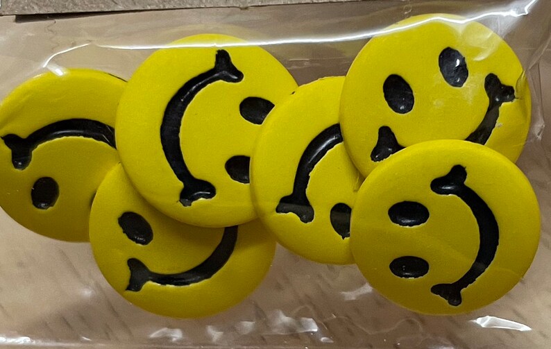 Gorgeous Smiley Face Buttons Happy Face Shank Back Buttons Button Art ...