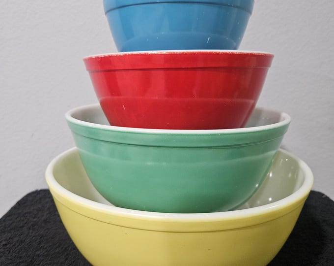 Vintage Pyrex Primary Color Mixing Bowls, Set of 4, Yellow, Green, Red ...