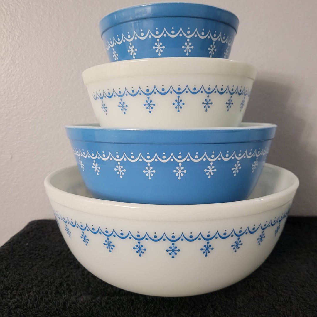Pyrex Snowflake Blue Garland Mixing Bowl Set - Etsy