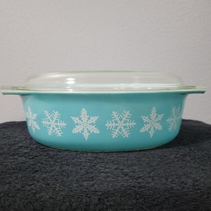 Pyrex Snowflake on Turquoise 045 Oval Casserole Dish - Etsy