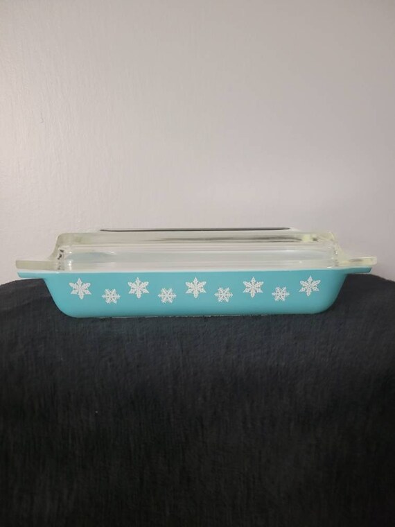 Pyrex Snowflake on Turquoise 548 Space Saver Dish W/ Lid | Etsy