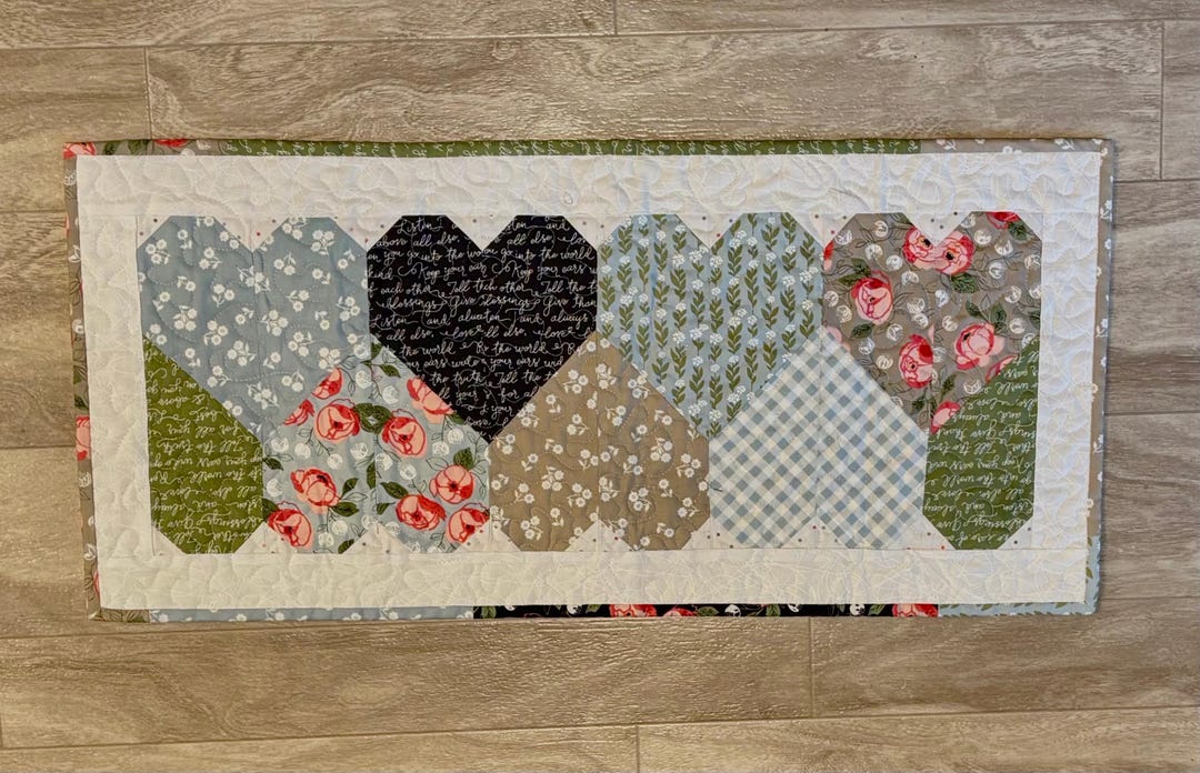 Row of Hearts Table Topper. - Etsy