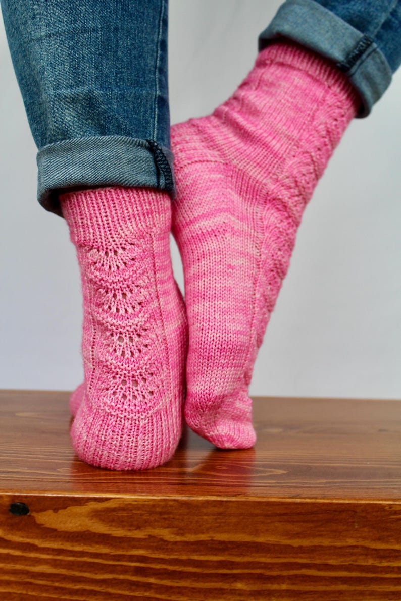 Easy Lace Sock Knitting Pattern | Simple Lace Knit Sock Pattern for ...
