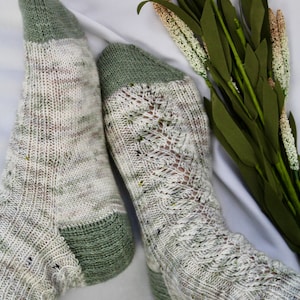 Simple Lace Sock Knitting Pattern Easy to Memorize Lace Knit Sock ...