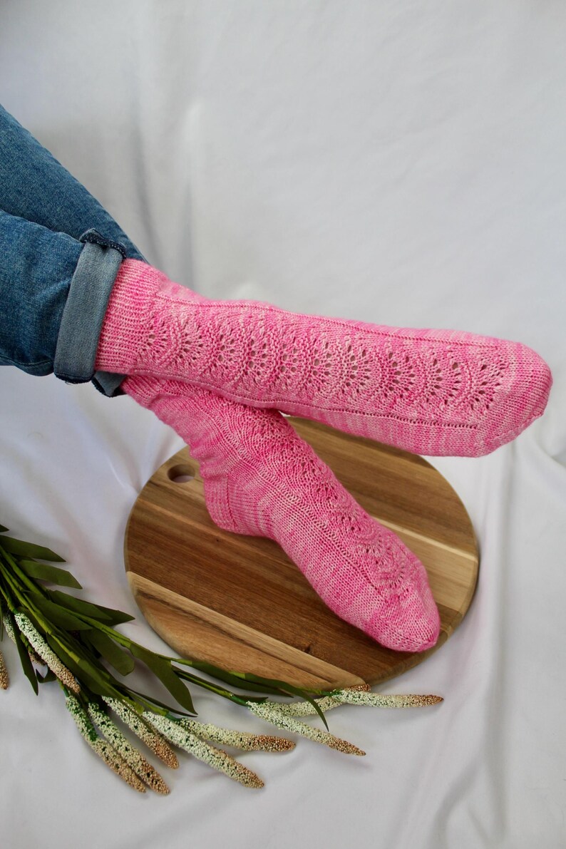 Easy Lace Sock Knitting Pattern | Simple Lace Knit Sock Pattern for ...