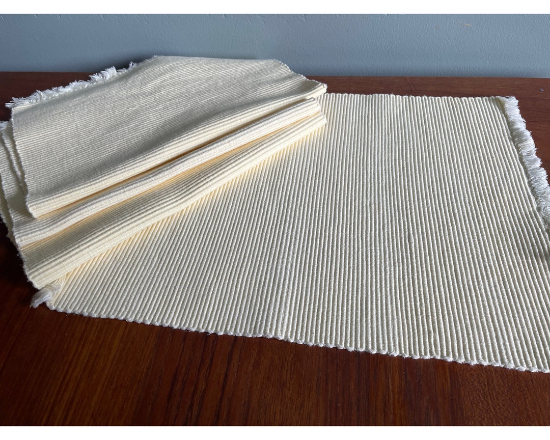 Set of 4 Ribbed Soft Yellow Placemats, Kitchen or Diningroom Setting ...