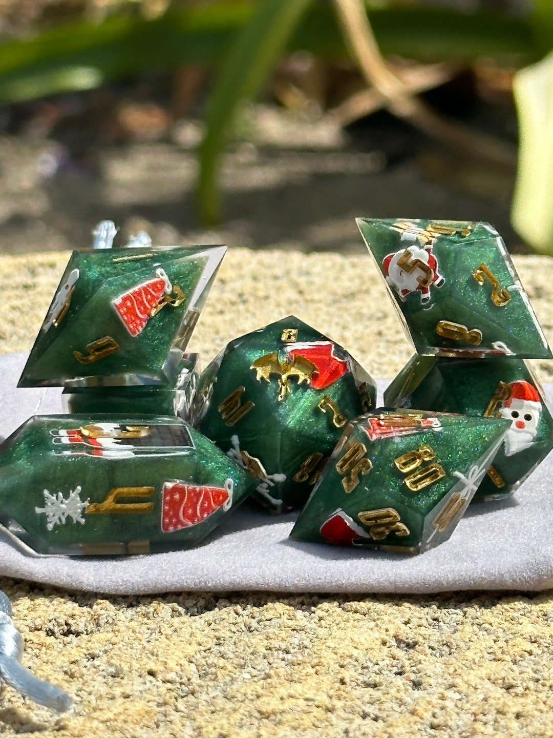 Merry and Bright Resin Dice Set 7 Crystal D4 Dungeons and Dragons - Etsy