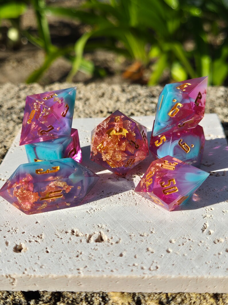 Royal Jelly Resin Dice Set 7 Crystal D4 Dungeons and Dragons - Etsy
