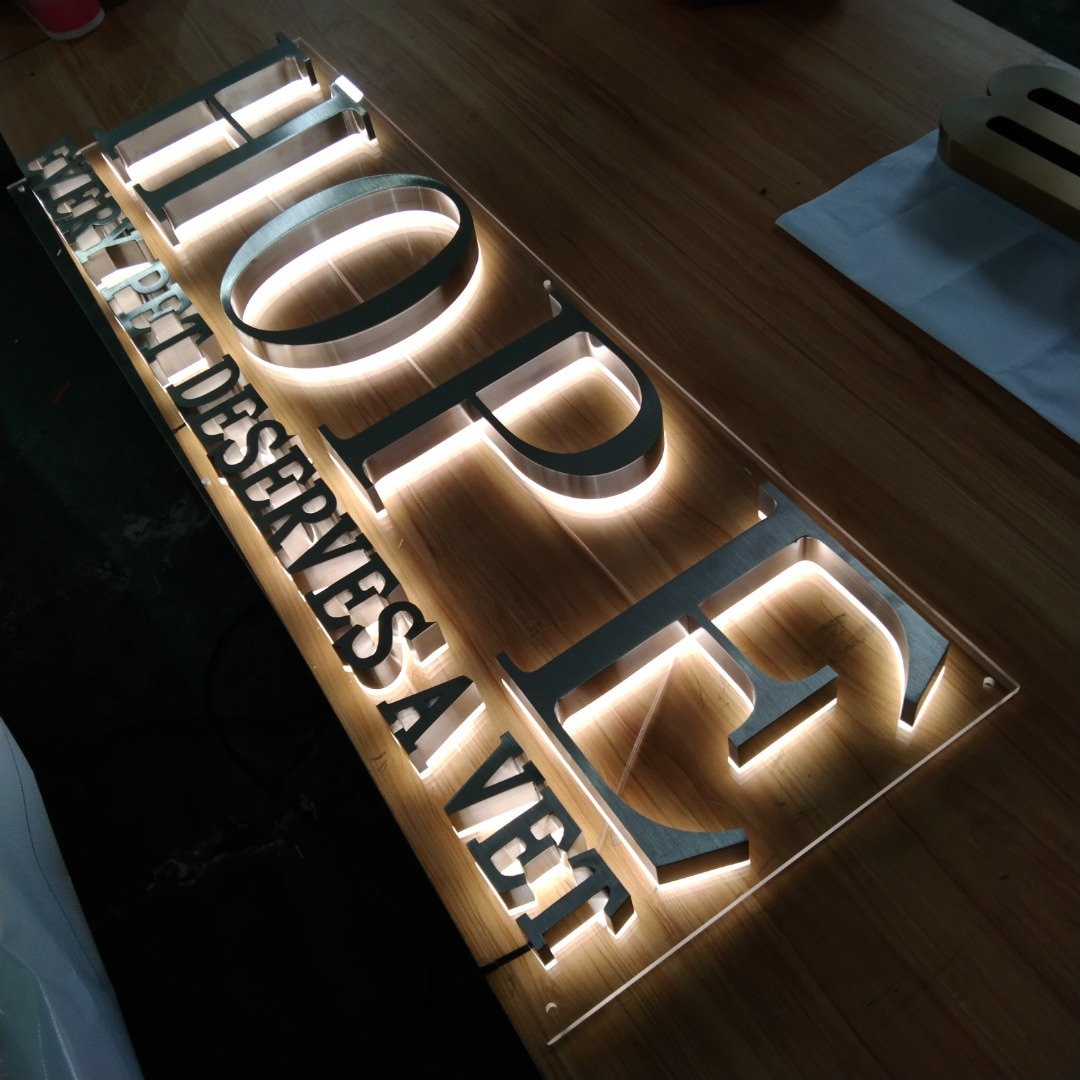 Personalized Light Sign, Custom Light Fixtures, Business Exterior Signs ...