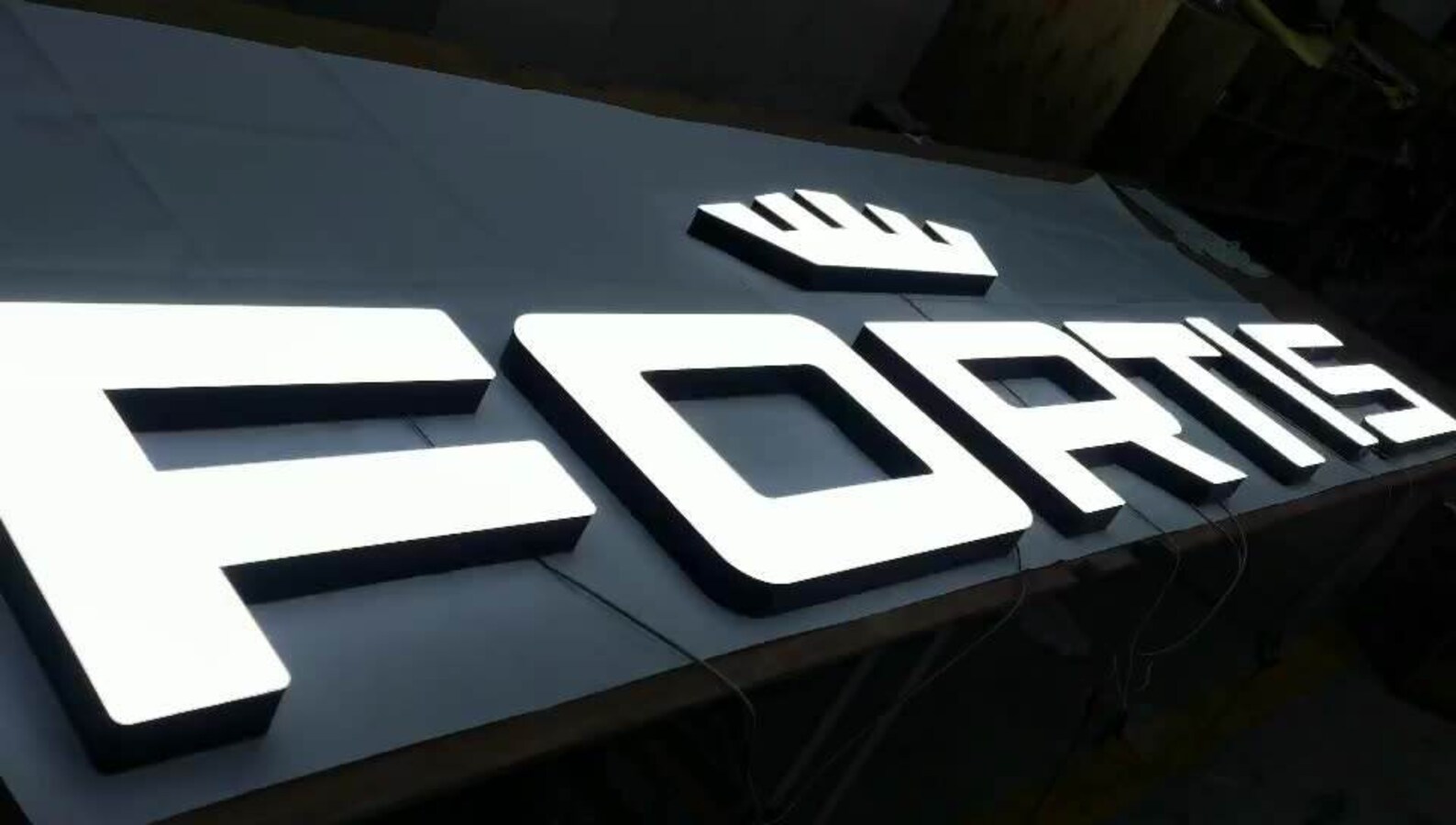 Custom Metal Business Sign, Custom Outdoor Signage, Neon Business Sign ...