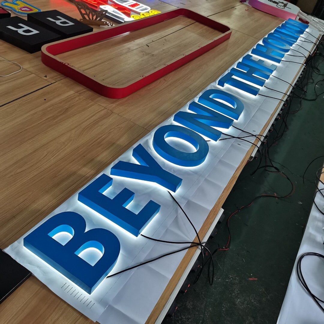 Custom Metal Signage, Lighted Storefront Signs, Outdoor Custom Signs ...