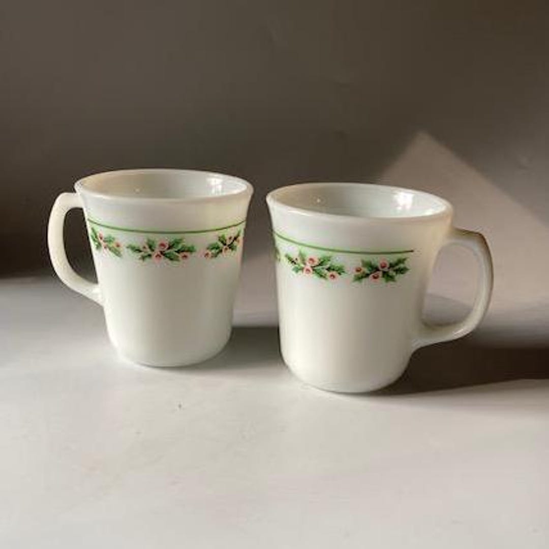 Vintage CORNING CHRISTMAS HOLLY Milk Glass Mugs (2) - Etsy