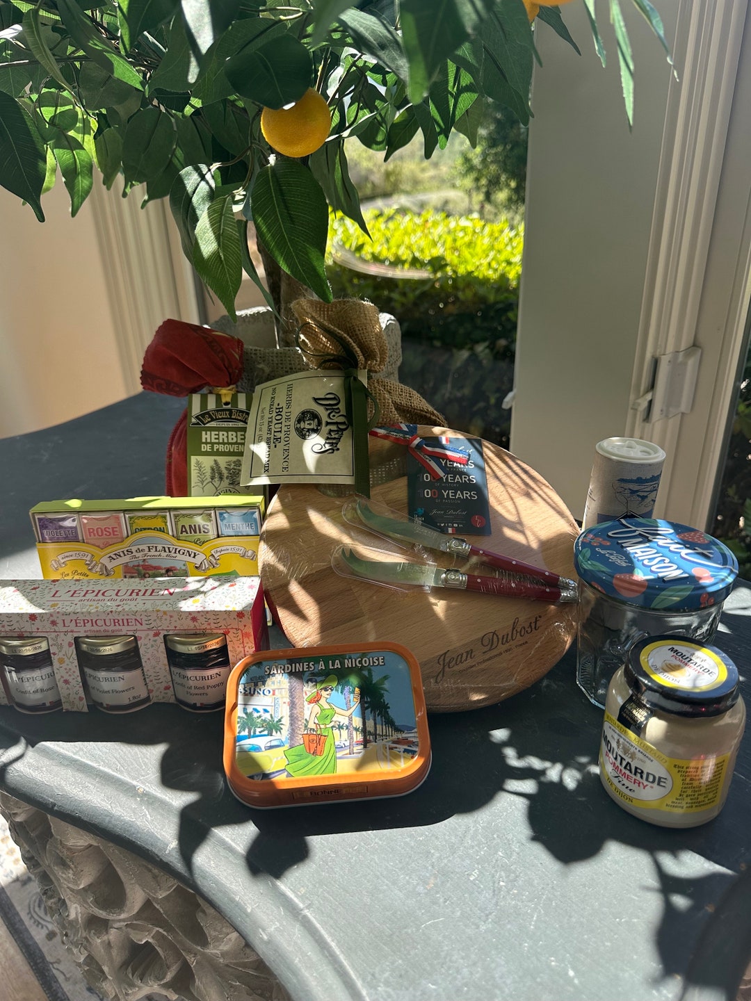 Le Pique-nic Gift Box - Francophile Gift, Chocolate, Paris, French ...