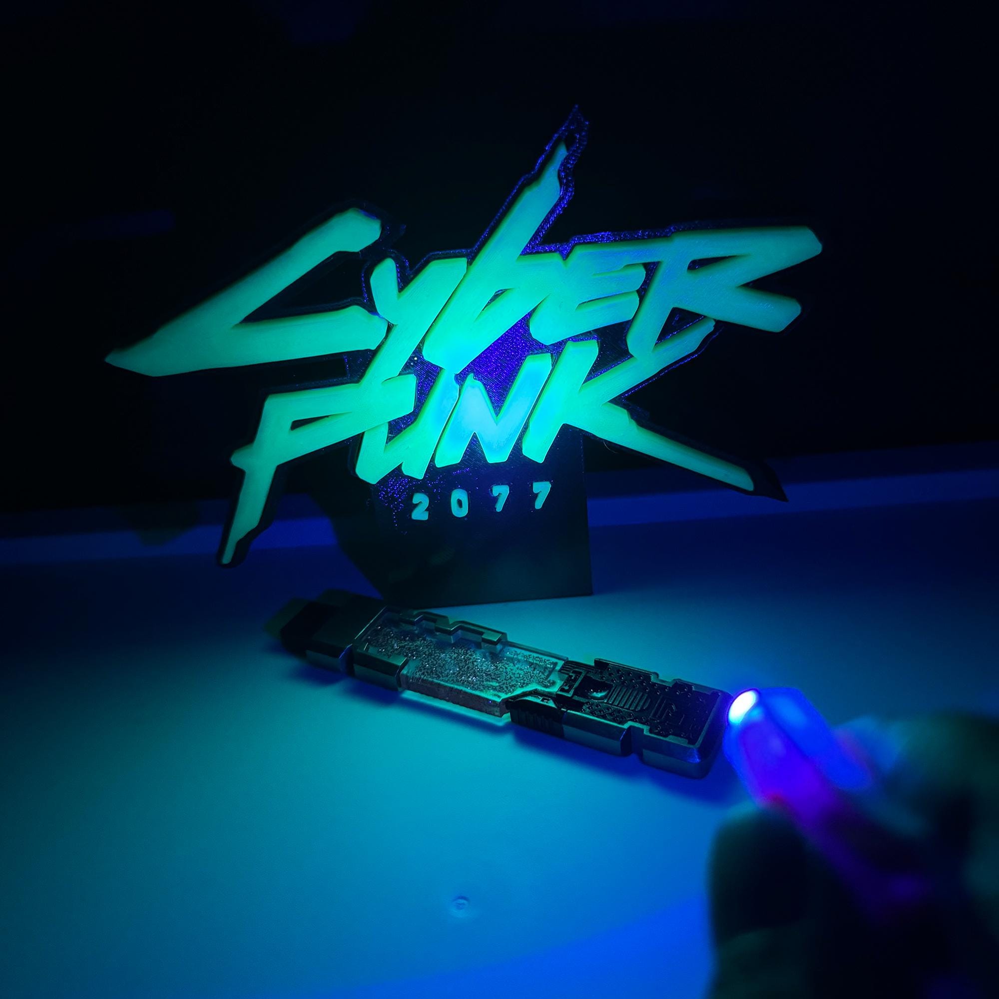 Relic BioChip, Cyberpunk 2077 Relic Chip, USB Stick, Leuchtender Stand ...