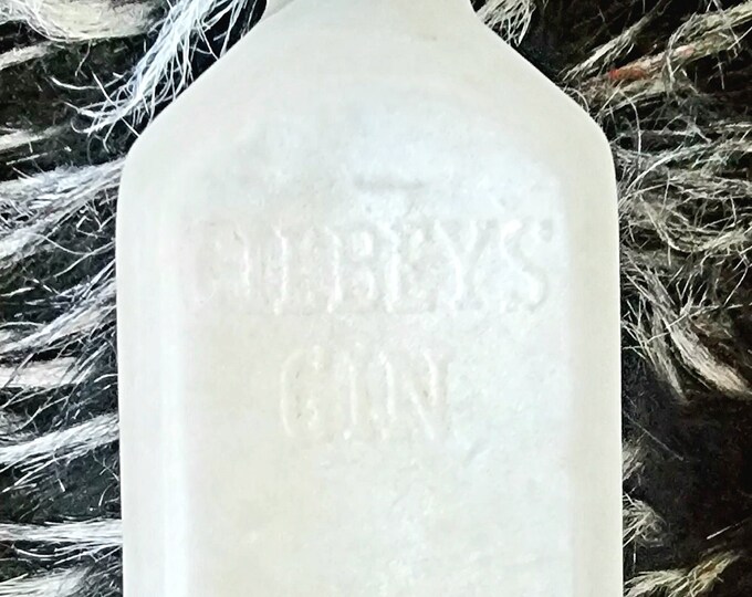 GILBEYS GIN 25 Oz's Vintage Frosted Glass Bottle - Etsy