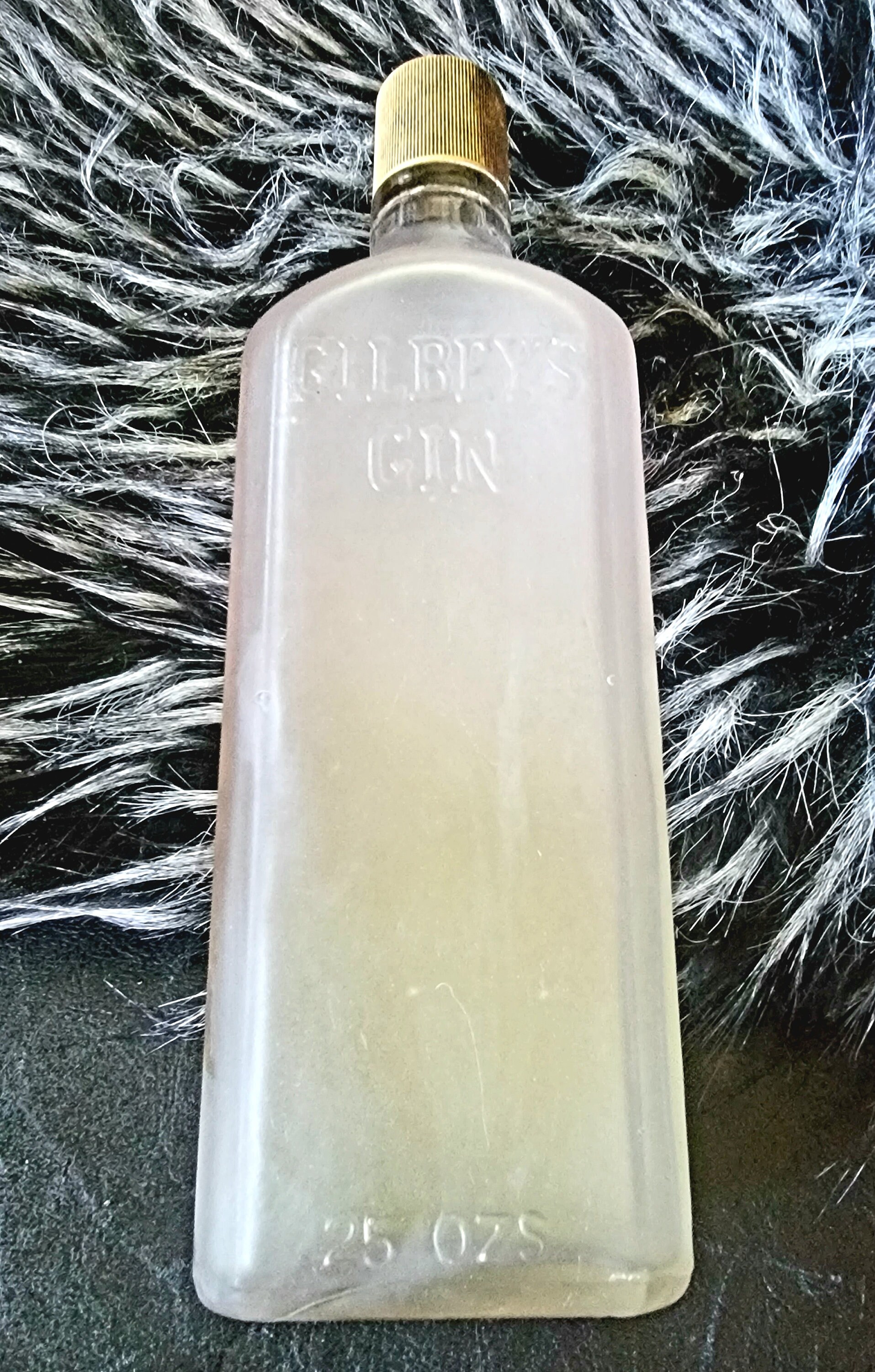 GILBEYS GIN 25 Oz's Vintage Frosted Glass Bottle - Etsy