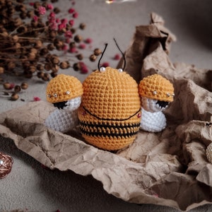 Crochet PATTERN Sleepy Bee / Amigurumi Toy / Crochet Honey Bee ...
