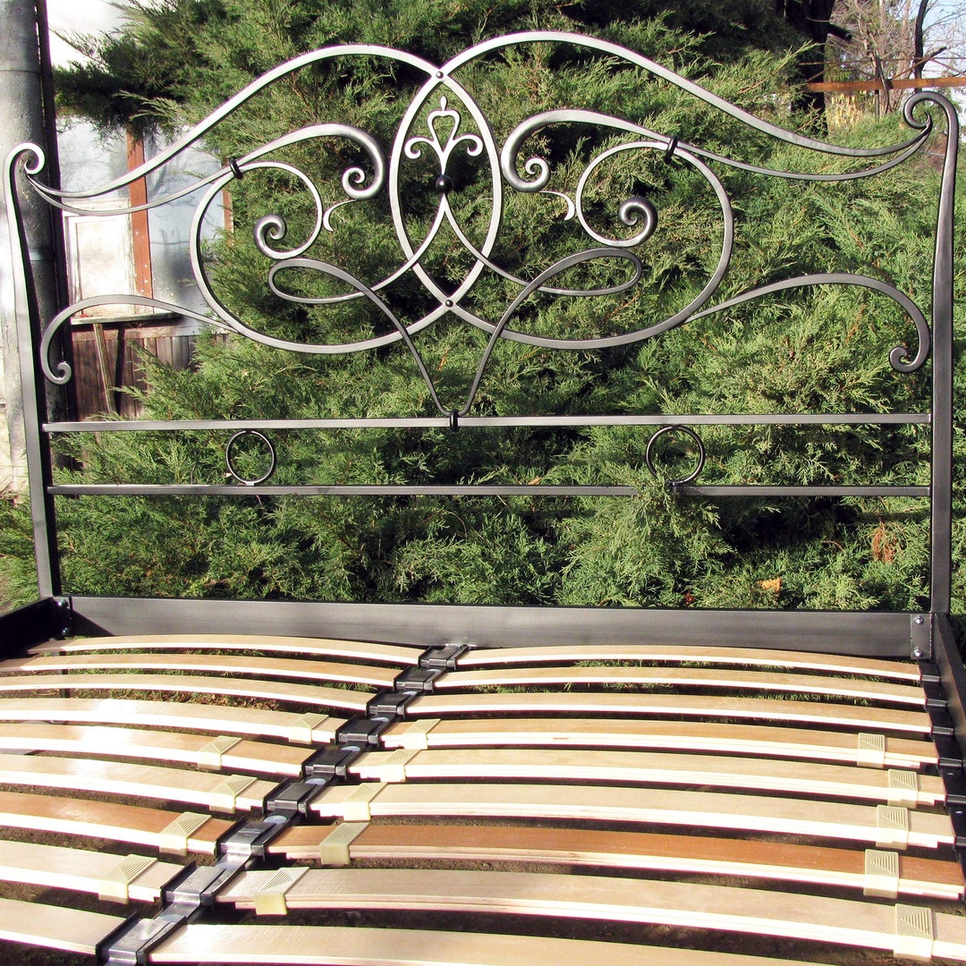 Solid METAL BED, Elastic Beech Slats Embedded in the Bed Frame ...