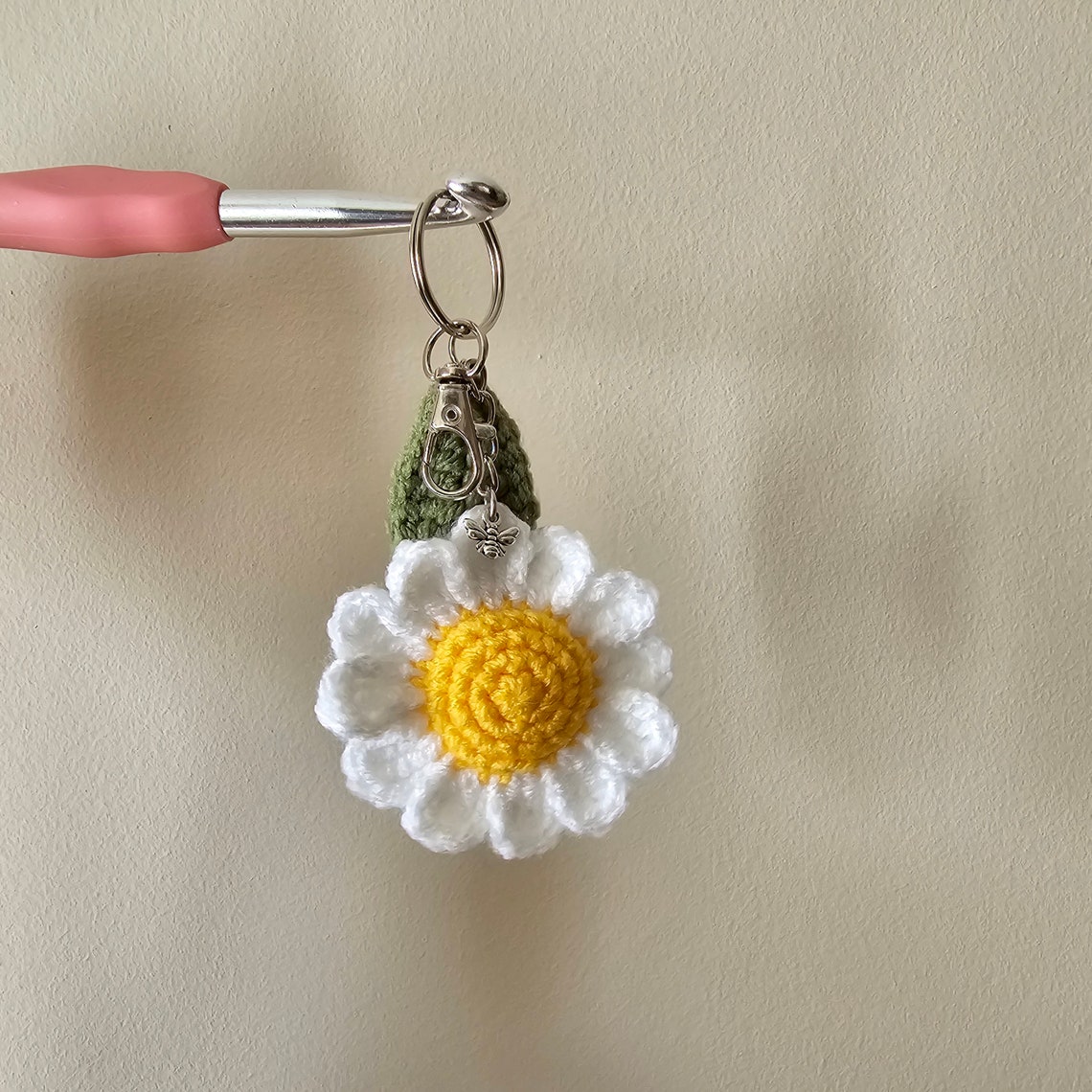 Daisy Crochet Keyring, Crochet Keyring, Handmade Keyring, Daisy Gift ...