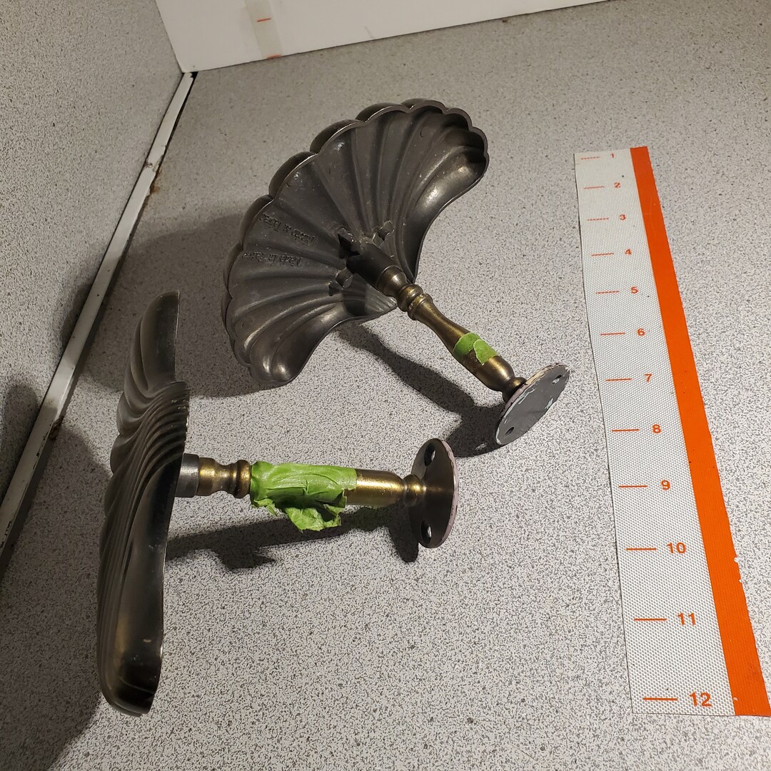 Vintage Seashell Finials, Metal Wall Mount Rod Holder Great Condition ...