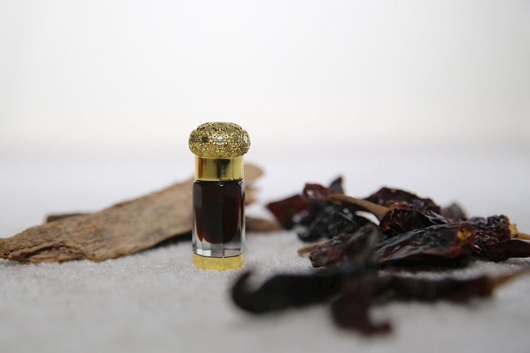 Thai Agarwood Oud Oil (prachin Region) : Spicy, Earthy, Animalic Aroma ...
