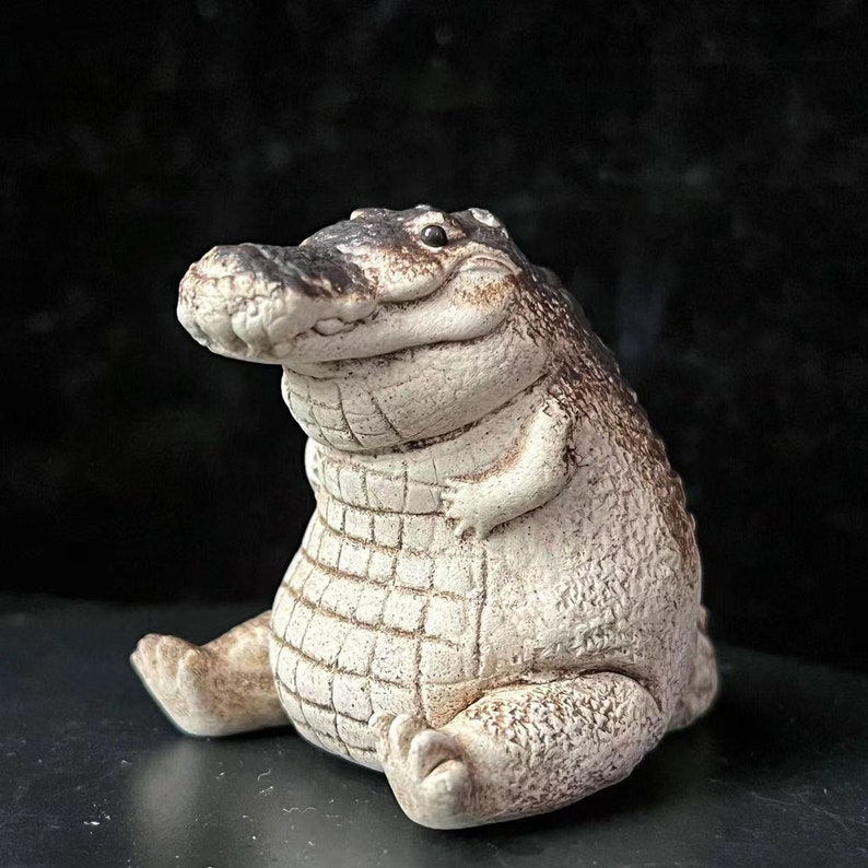 Estatua de estatuilla de bebé de cocodrilo gordito, figura de cocodrilo ...