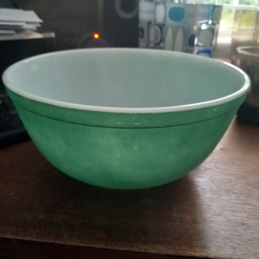 Vintage Pyrex 403 Med 2.5 Quart Green Mixing Nesting Bowl From the ...