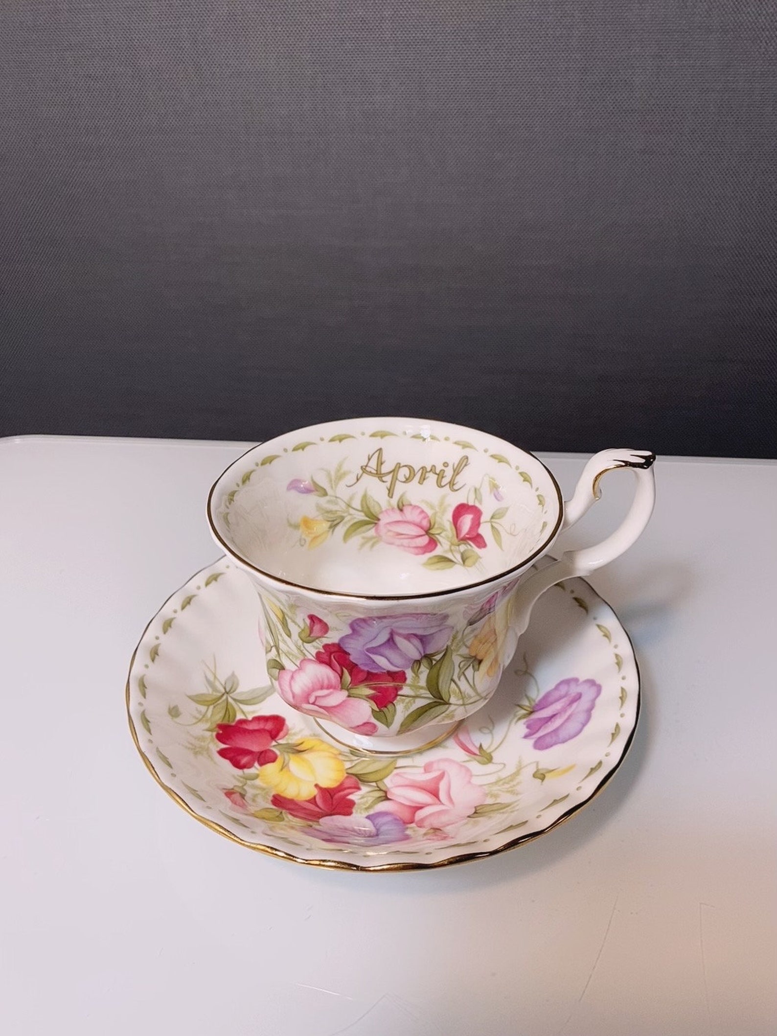 Royal Albert SWEET PEA APRIL Flower of the Month Teacup and Saucer ...