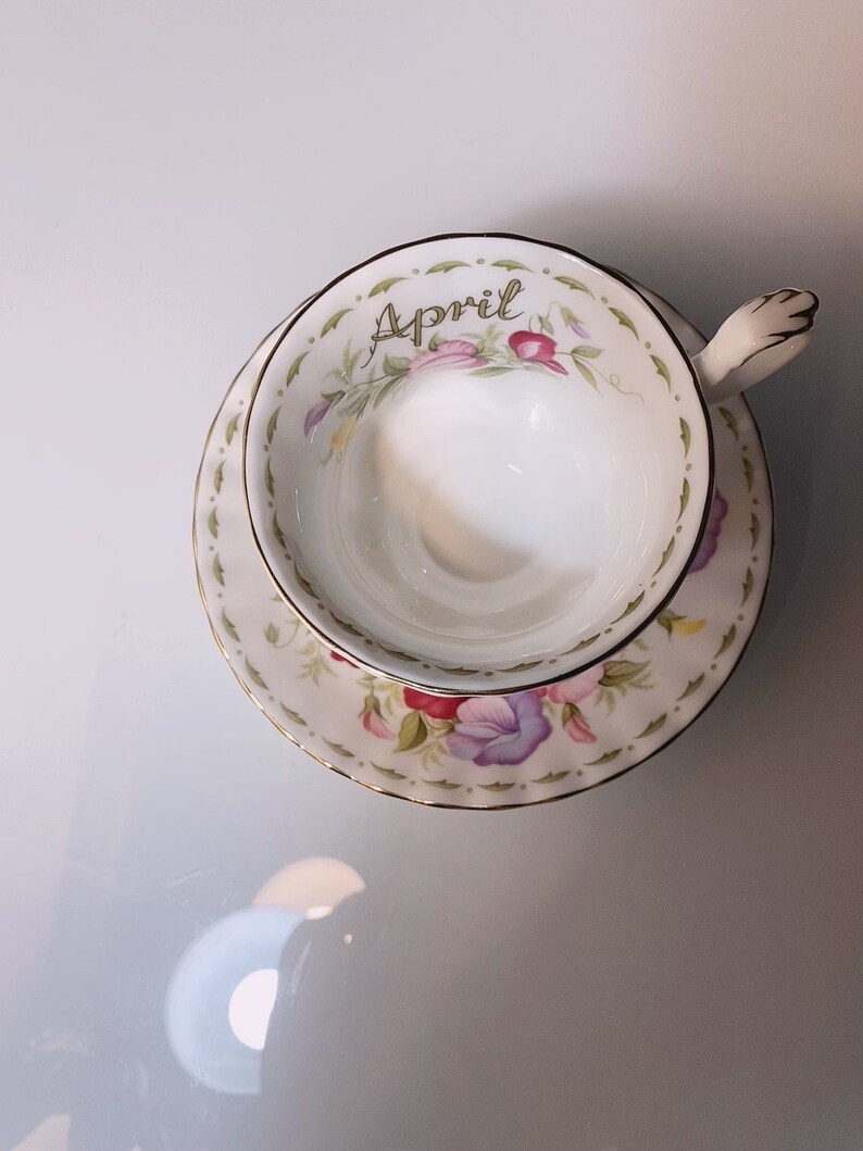 Royal Albert SWEET PEA APRIL Flower of the Month Teacup and Saucer ...