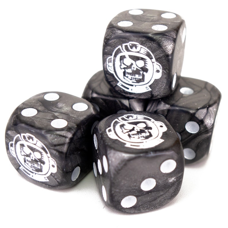 Skull Liar's Dice Set select Colour 5x Dice Pirate Skull Dice Bluff ...