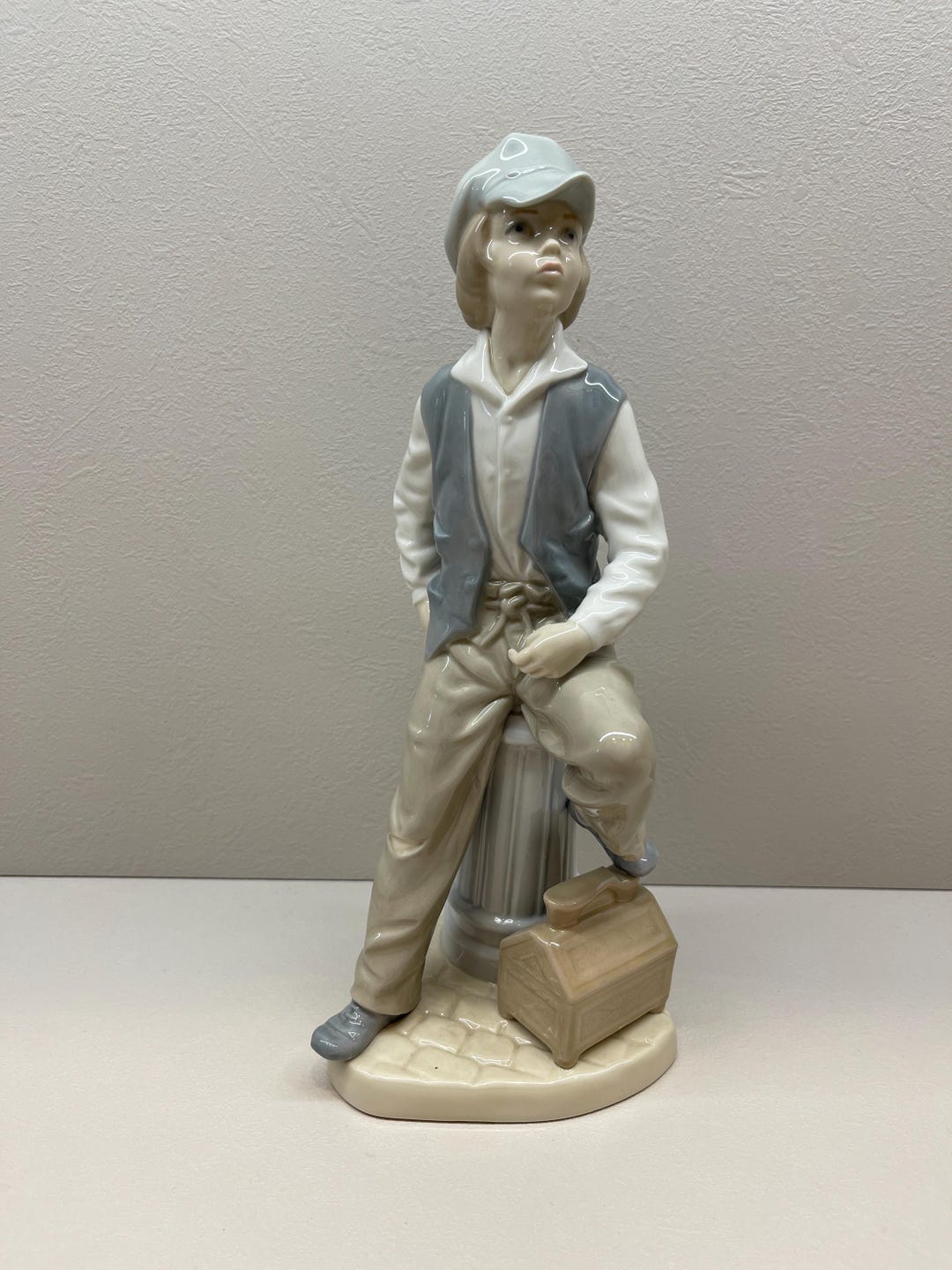 NAO Lladro Young Boy Shoe Shine Box Fire Hydrant Porcelain Figurine - Etsy