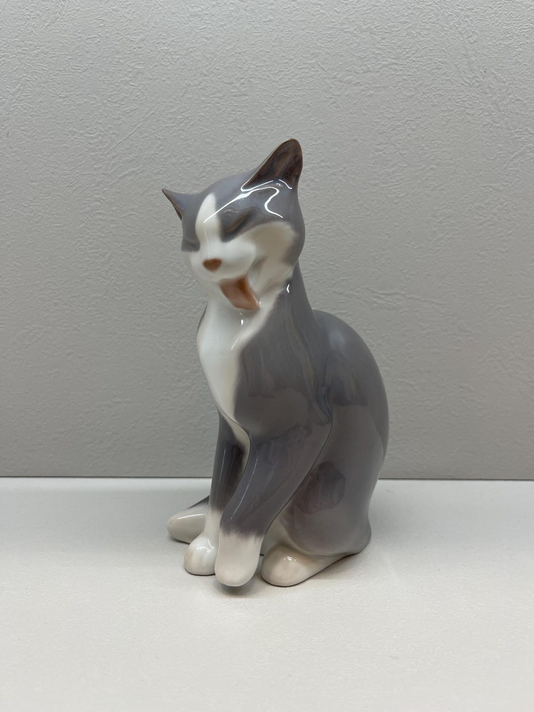 Bing & Grøndahl #2452 Porcelain Cat Figurine – Vintage Danish Gray and ...