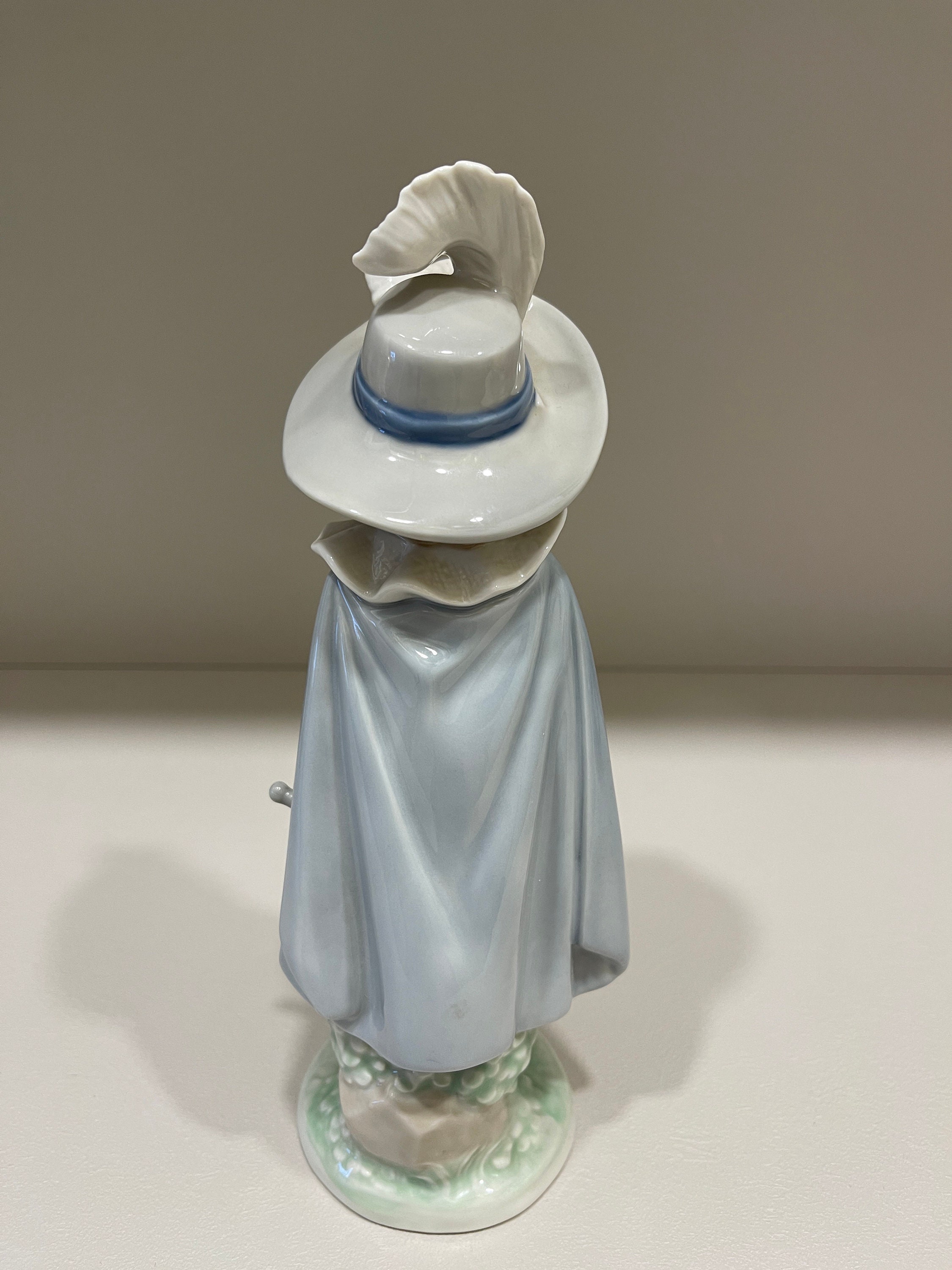 NAO Lladro Boy Musketeer Swordsman Porcelain Figurine - Etsy